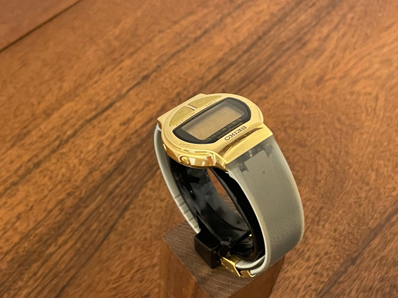 (1995) Seiko MA52-4A00 MessageWatch with gold colored case – WATCH WAVE